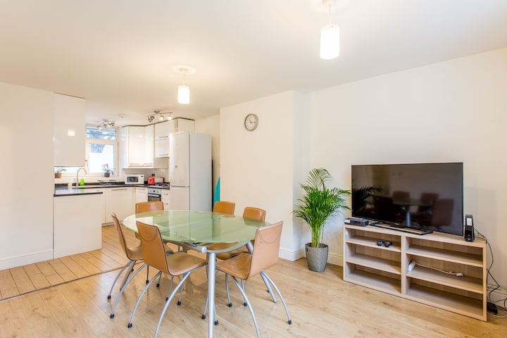 3 Bedrooms Bethnal Green Station - London, UK