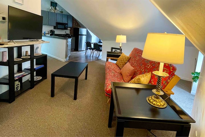 Two Bedroom Apartment In Victorian Home Downtown - 렉싱턴