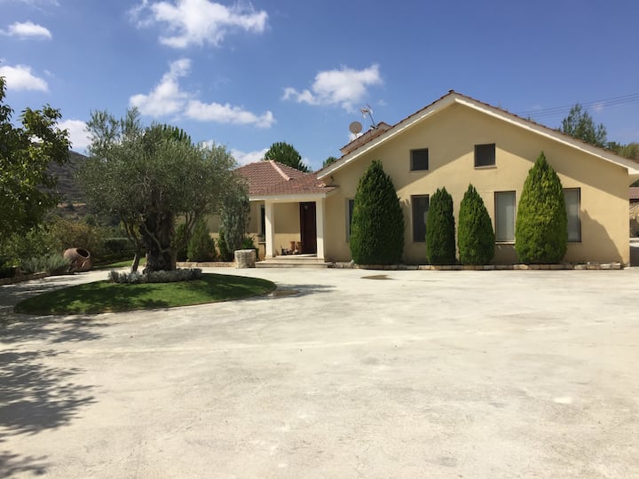 Agia Mavri House - Лофу