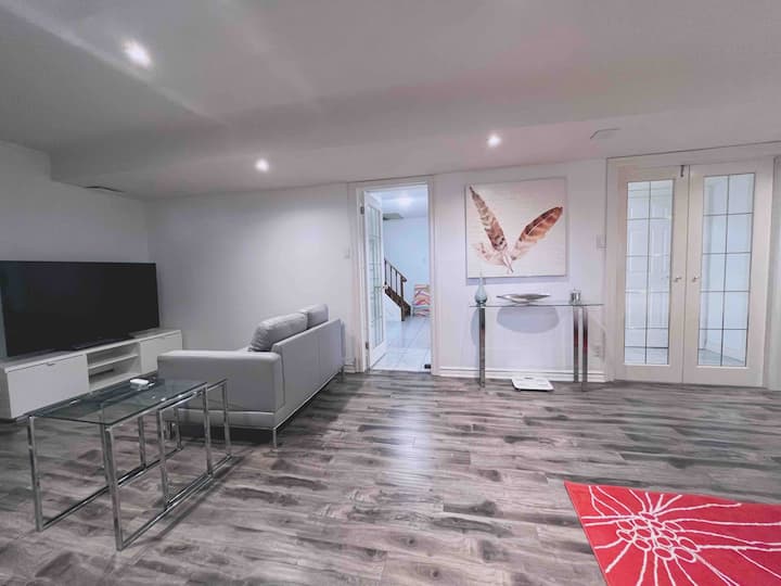 A Cozy 1b1b Basement Suite With Free Parking - Vaughan