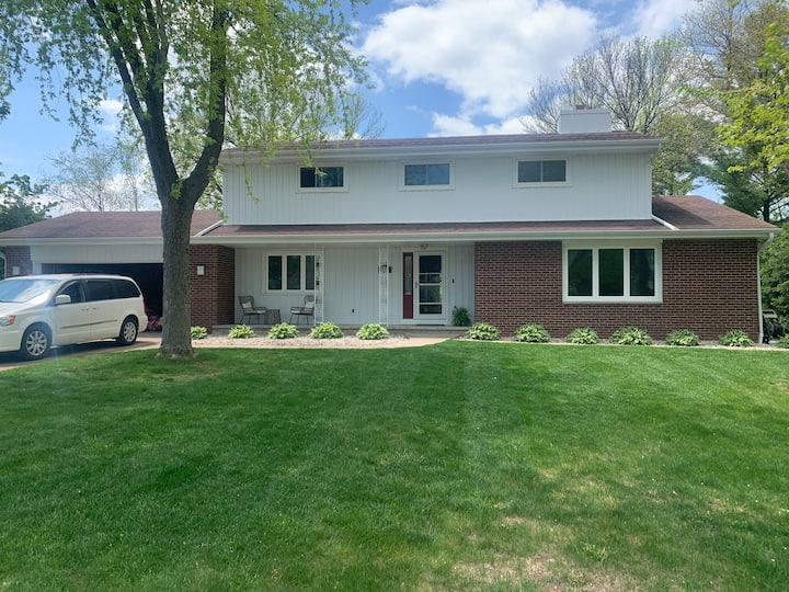Beautiful 4 Bedroom Eaa House On The Golf Course - Oshkosh, WI