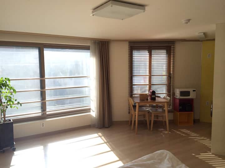 [Take Urban] Clean & Simple Studio - Seoul