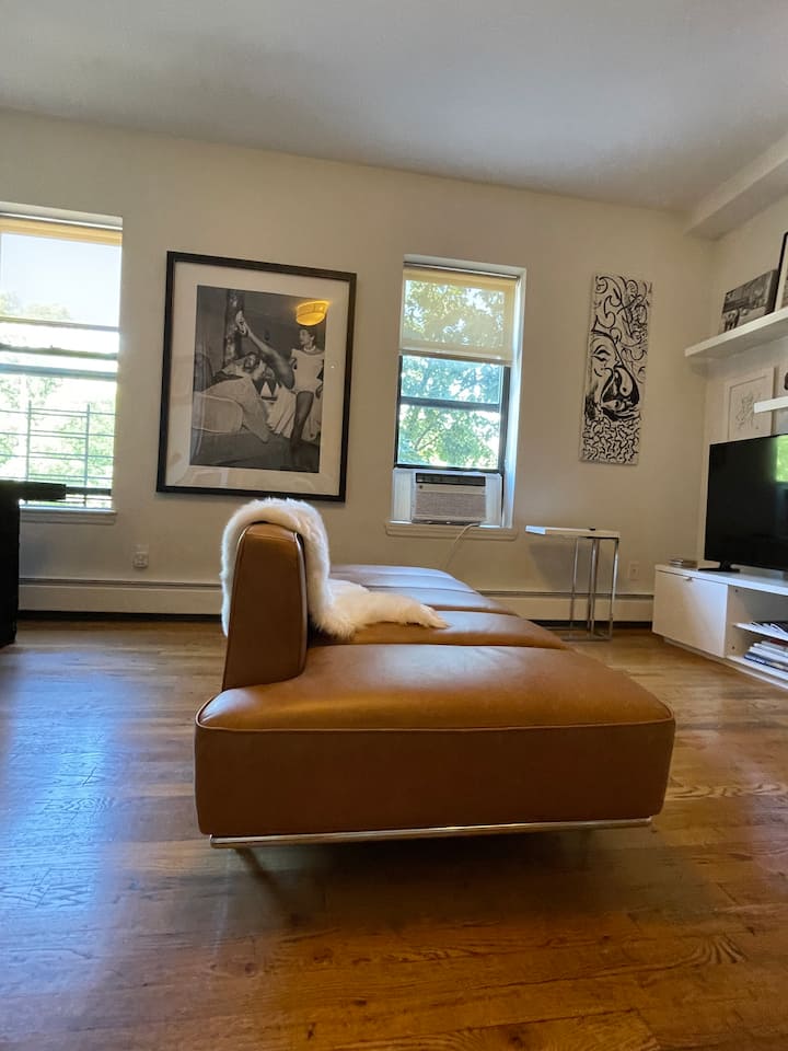 Hip Art Gallery Vibe In Bedstuy! - Brooklyn, NY