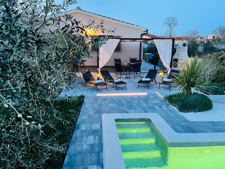 Holiday House Tesser With Pool - Pula