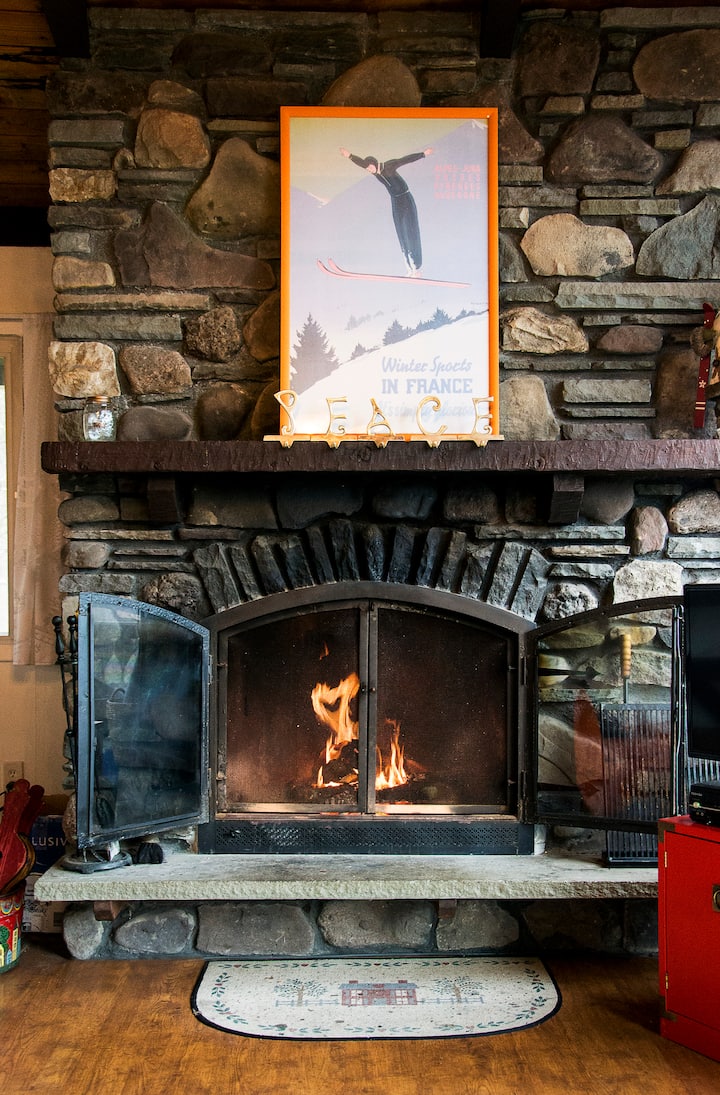 Vintage 70s Ski Chalet- Minutes From Ski Slopes! - Hunter Mountain, NY