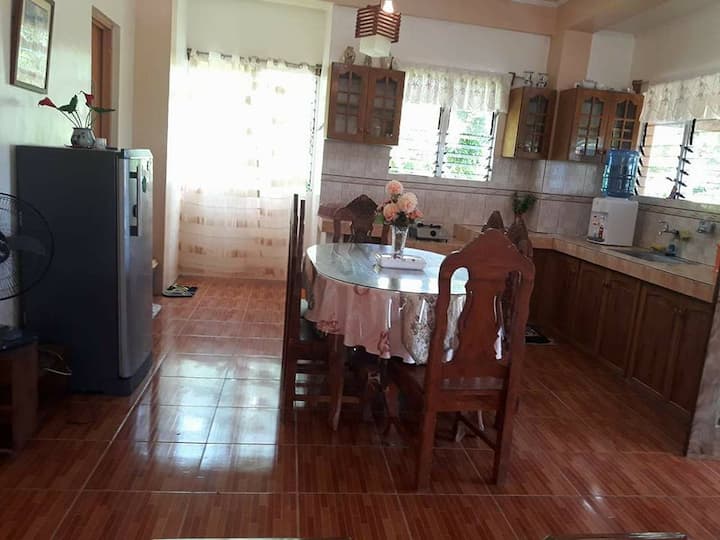 Horlina Homestay: Room W/ T&b For 4 Near Atm - Ivana