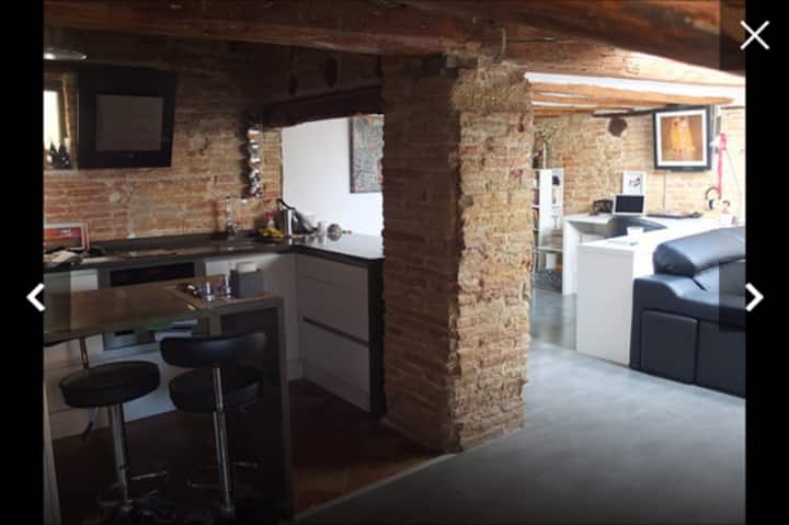 Buhardilla En El Casco Histórico - Zaragoza, España