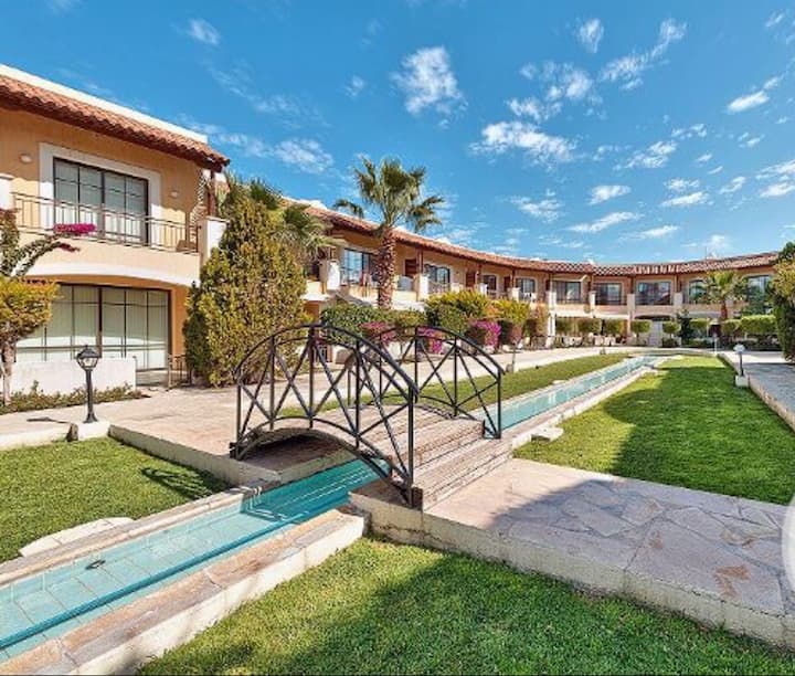 Семейный отдых Royal Gardens Парк и Пляж Дасуди. - Limassol