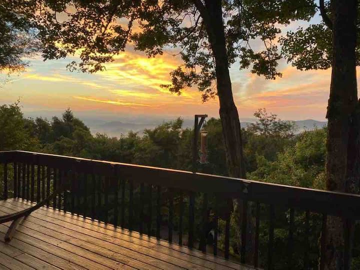 Sunrise Mountain Views, Game-room & Fire Pit - Price Lake, NC