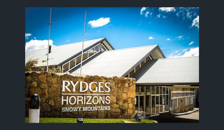 Two Bedroom Executive Apartment, Walk To Town. - Jindabyne