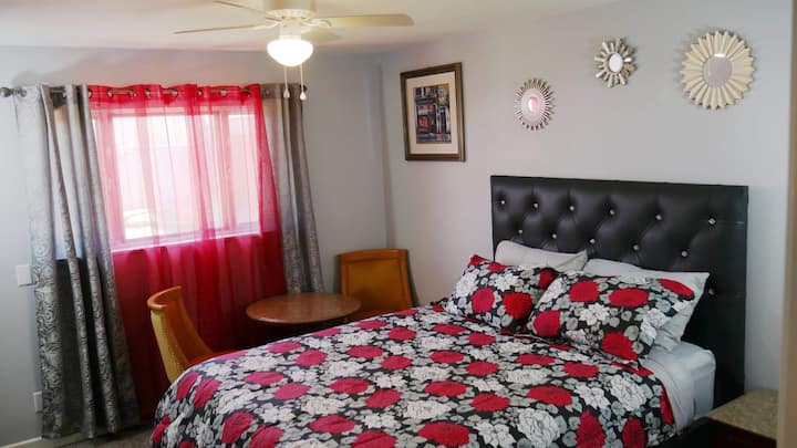 Beautiful Home For Groups, 15min From The Strip! - Las Vegas, NV