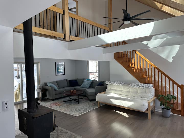 Cozy 3 Bedroom House Completely Remodeled - Saratoga Springs, NY