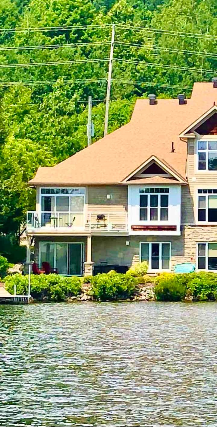 The Hampton- Executive Waterfront Home - Lake Nipissing