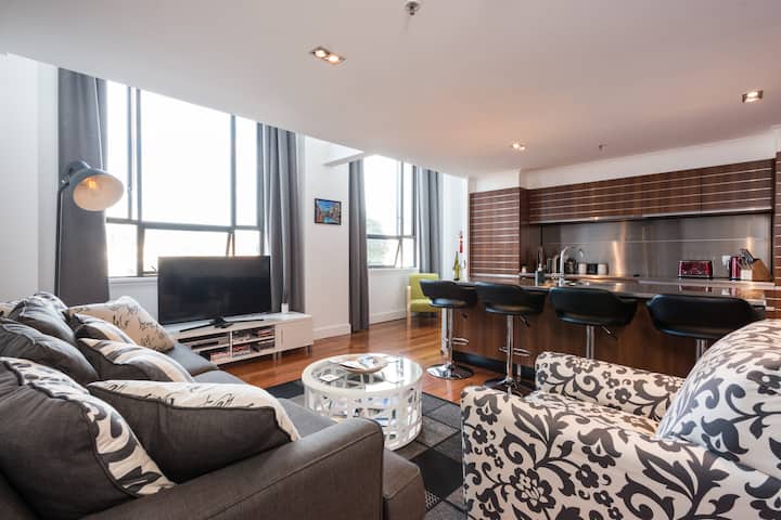 Large Executive Inner City Apartment - Wellington