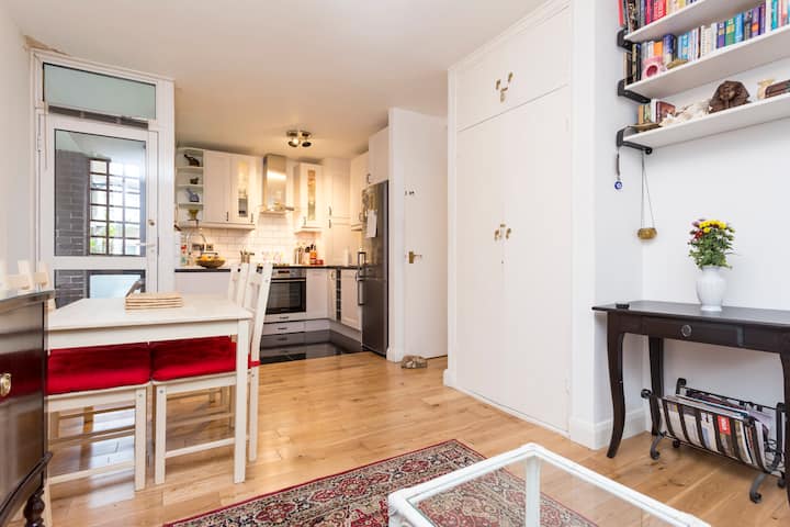 Lovely Cosy Bright Flat, Great Location Near Tube - London, UK
