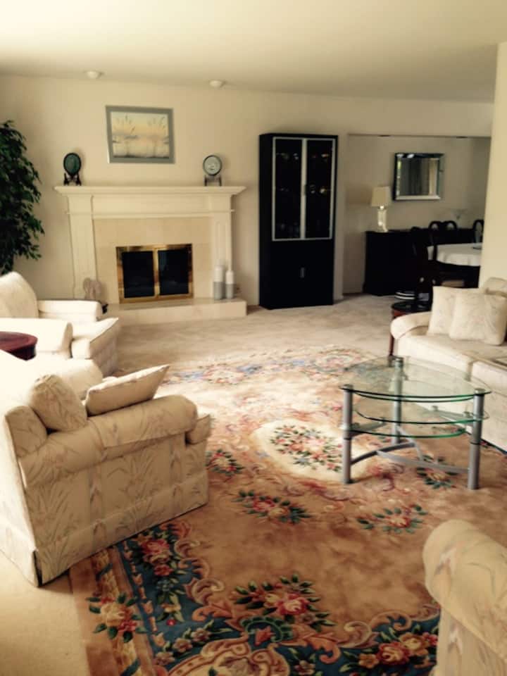 Quiet, Friendly, Suburban Short Term Living. - Vancouver