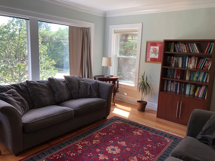 Vintage Sunlit 2.5 Br Apt. Perfect For Families! - Skokie, IL
