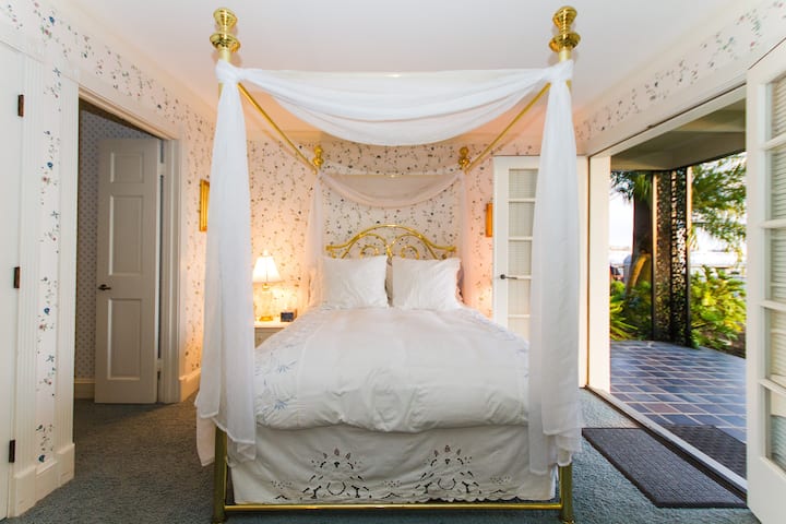Balboa Island Bayfront Suite #1 - Newport Beach, CA