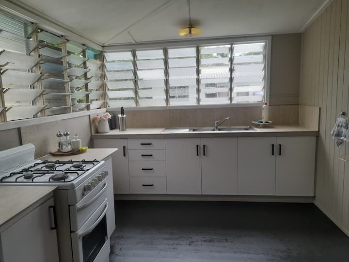 Wks Ideal House For Work Crews. Close To Amenities - Mackay