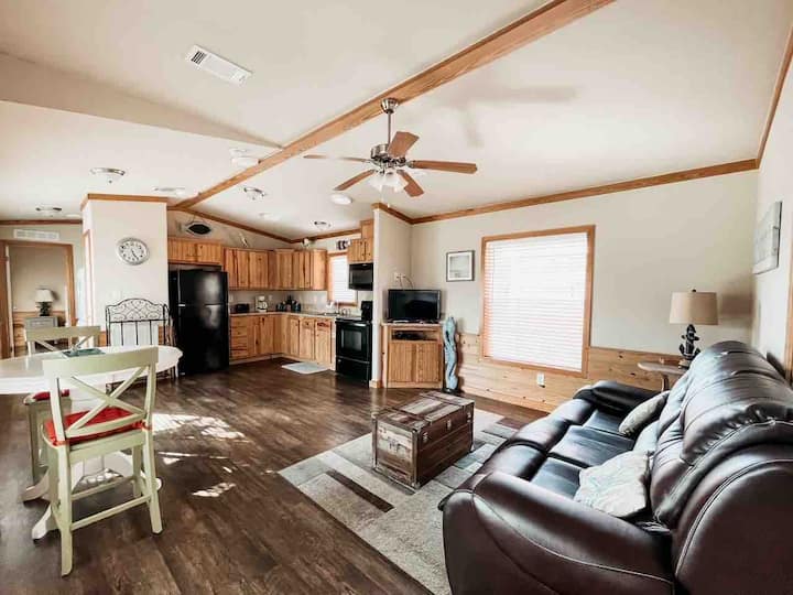 Gone Coastal Cottage - Kiwi - Matagorda, TX