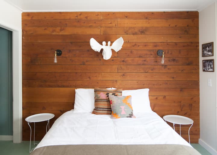 Studio + Kitchen | Noon Lodge At Mallard Bay - Big Bear Lake, CA