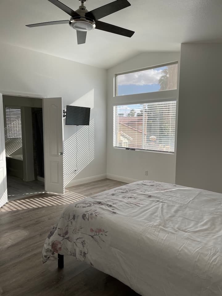 18 Min From The Strip Beautiful Spacious Home - Lake Las Vegas, NV