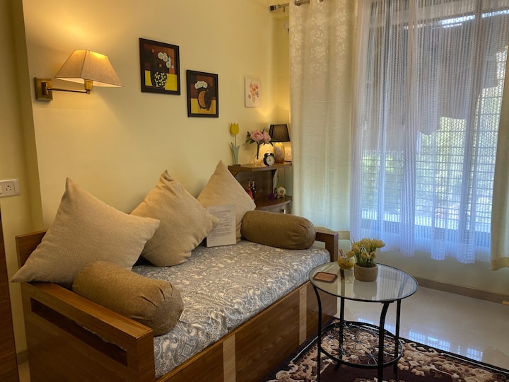 Welcoming 1 Bedroom Bed And Breakfast In Mumbai - Mumbai