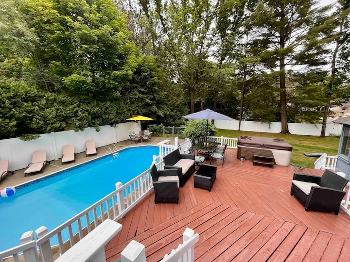 Minutes From Downtown Saratoga W/pool & Hot Tub - Saratoga Springs, NY