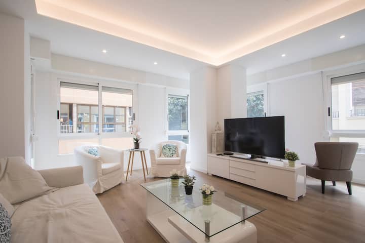 Modern & Elegant Apt In Center Of Alicante W/ Ac - Alicante