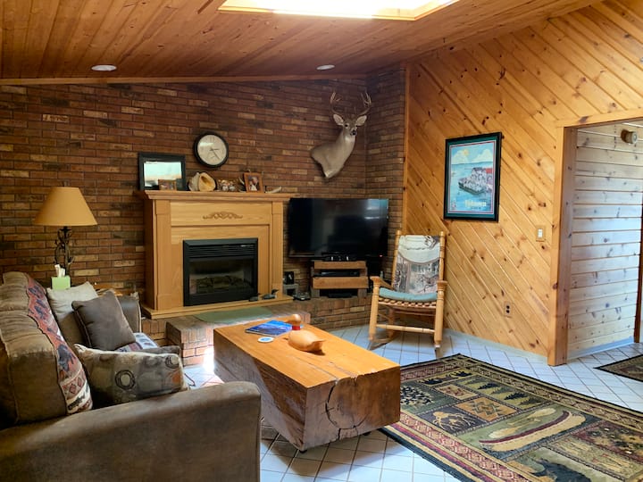 Where The Glen Lakes Meet: Hill Haven Main House - Glen Arbor, MI