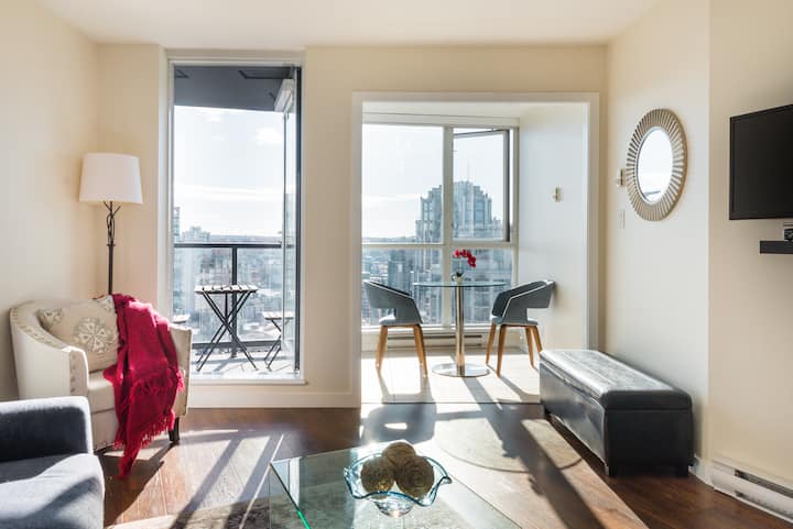 Savor Breathtaking Views Of Downtown - Vancouver