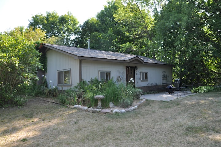 Stylish Cottage On 80 Acres Of Private Woodland - Ludington, MI