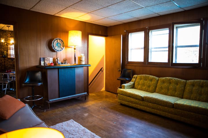 Cactus Greenroom Cabin - Milwaukee, WI