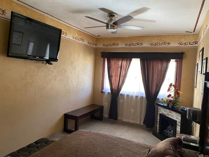 "Balcon, Vista Al  El Pueblo Y Peña De Bernal - Bernal