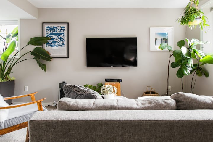 Bright Basement Apartment W/ Private Patio, Grill - Seattle, WA