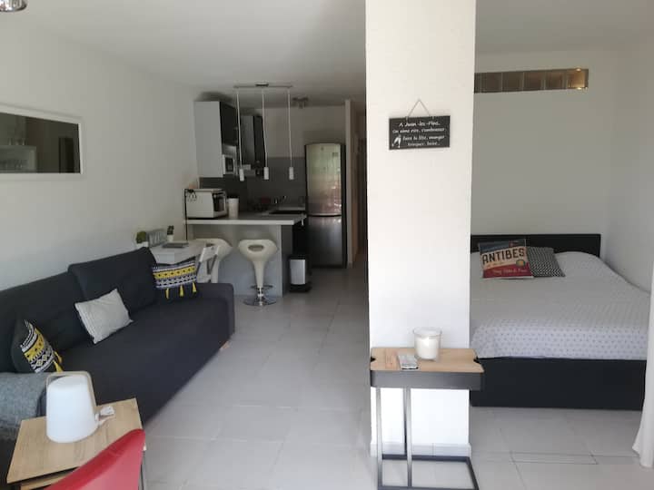 Mignon Studio-cabine Près De La Plage - French Riviera