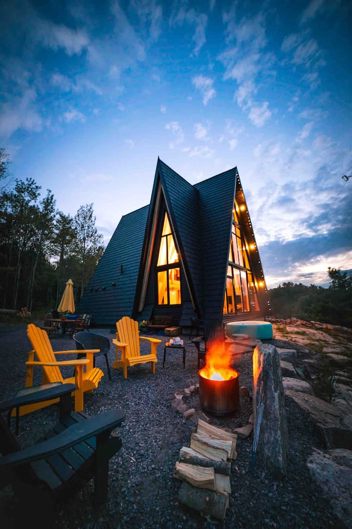 Aat - Timber A-frame Cabin On French River - Killarney, ON, Canada