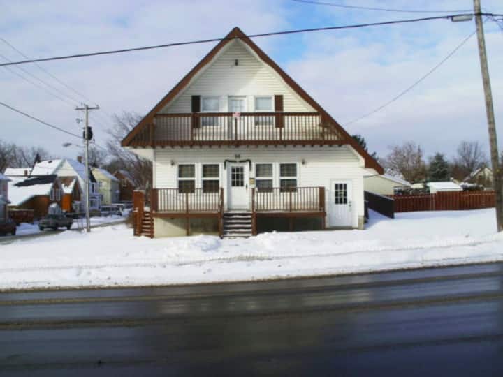Very Unique Sleep In A Dental Chair - Carleton Place