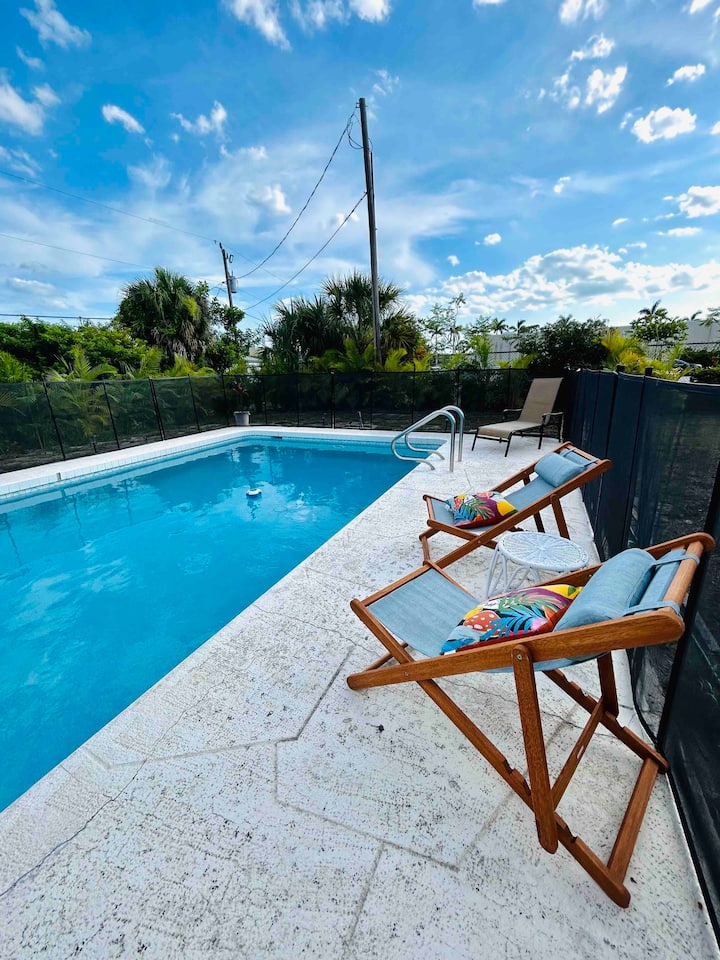 Old Florida Vibes +Private Pool+ Pet Friendly - Venice, FL