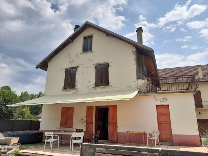 Chambre 4 Personnes Dans Maison De Village - Lac d'Aiguebelette