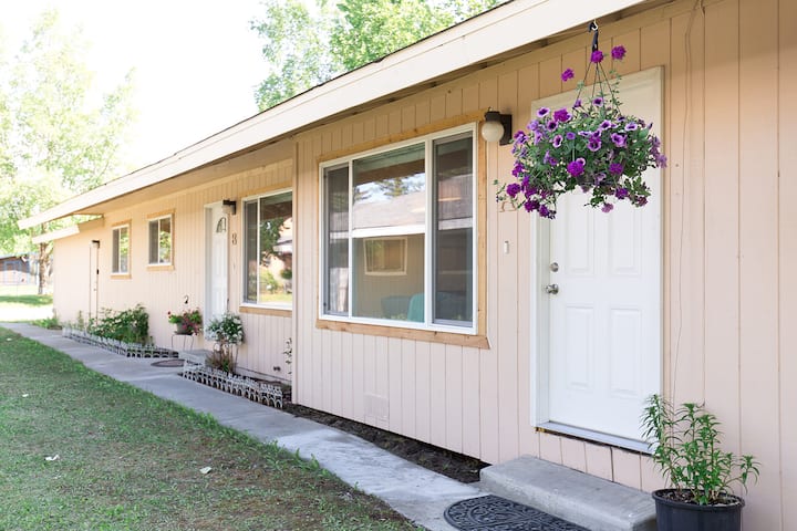 Spacious Comfy Midtown Duplex - Anchorage, AK