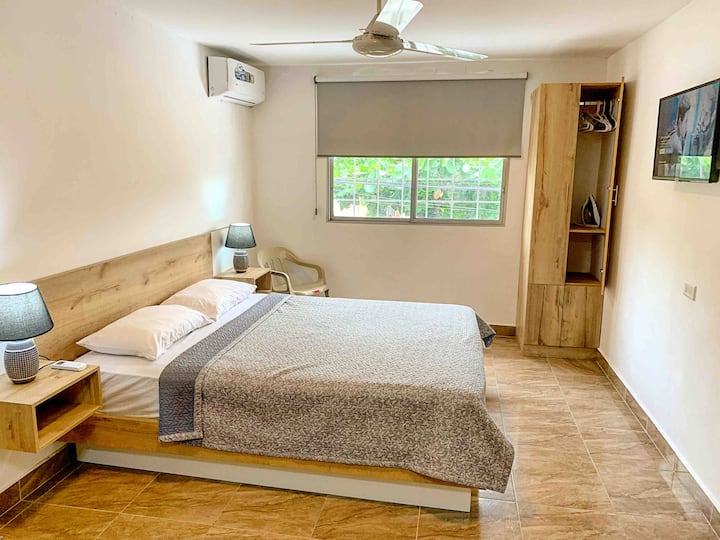 Suite Centrica Con Garaje Y Frente A Supermercado - Guayaquil