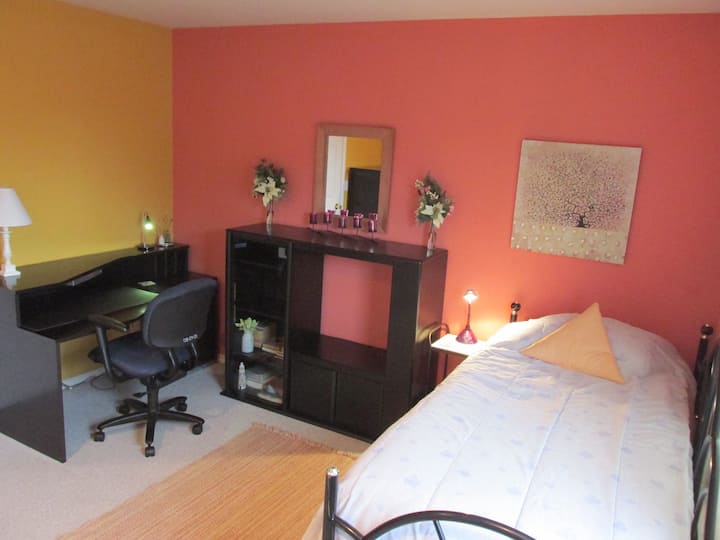 Flowers 4u-2luv Large Room 2 - Federal Way, WA