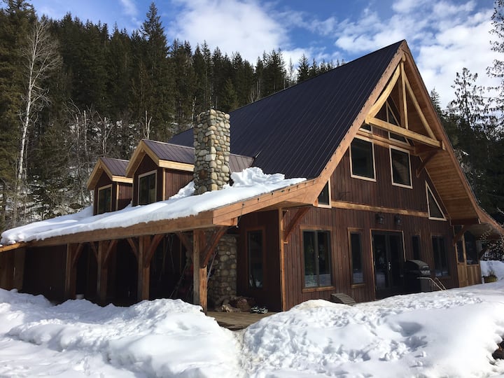 Arrowhead Lodge - Revelstoke