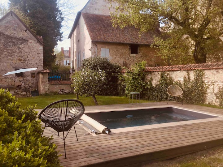 Logement De 150 M2 Dans Maison Moyenâgeuse , Pisc. - Cher