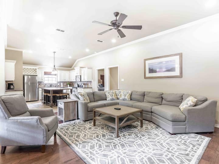 Fully Furnished Home Near Texas Tech University - Lubbock, TX