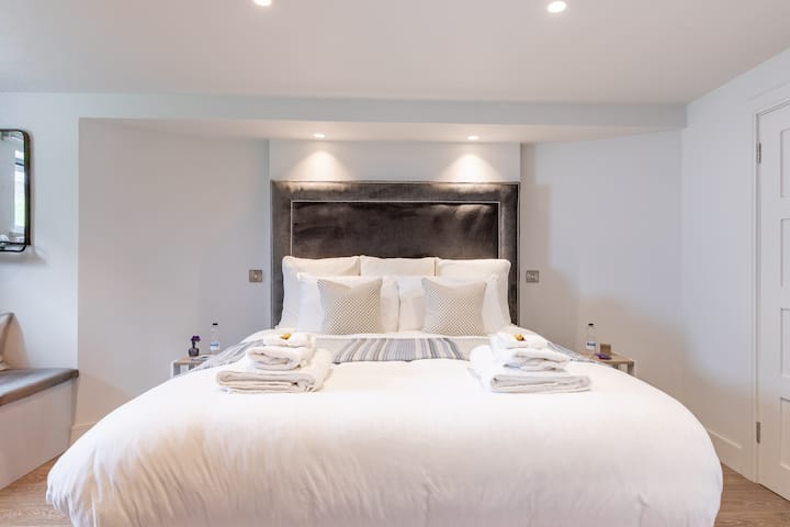 Tig Leaca Bān - County Kerry