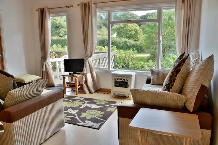 Country Cabin Retreat Close To Beach And Town - Falmouth