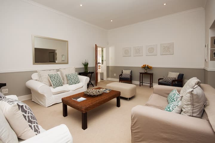 Secluded Deluxe Garden View Room On Pe Beachfront - Port Elizabeth