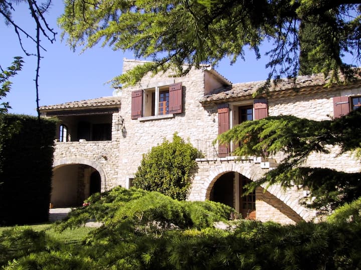 Mas Provençal Traditionnel - - Fontaine-de-Vaucluse